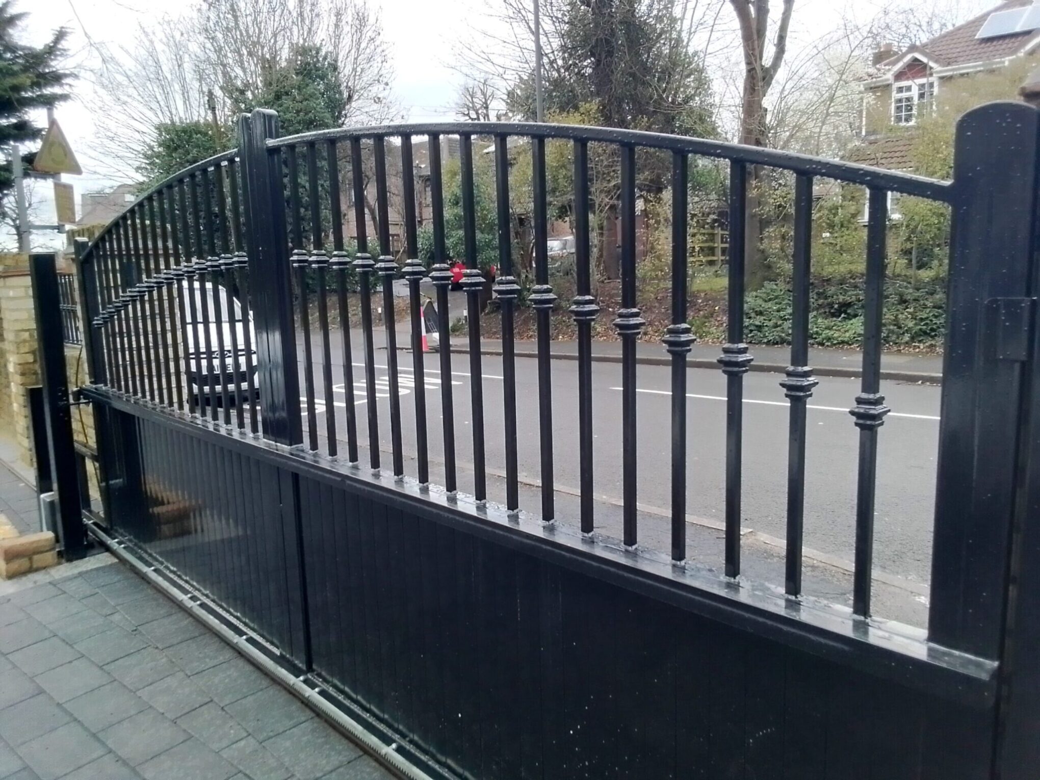 Driveway Gates Metal London| Security gates R Us | London